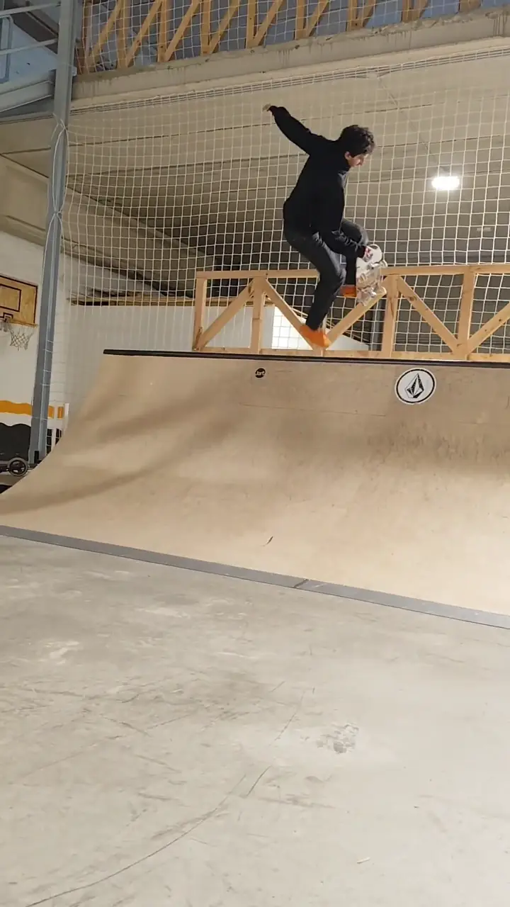 Fronside Smith Grind, Fronside Boneles Líne To Tail, Daniel González Longás