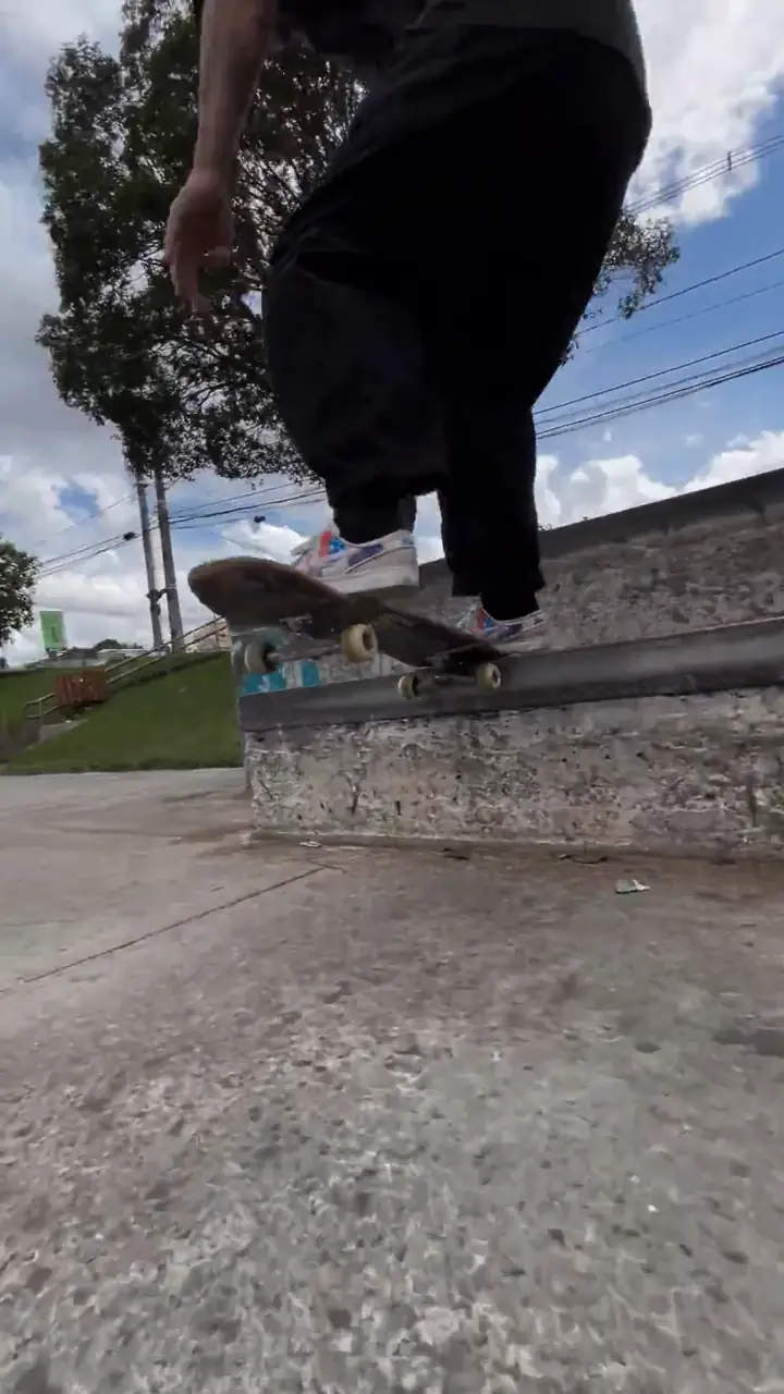 Backside nose slide nollie big spin out, Hubba, Vitor Bredun Lopes